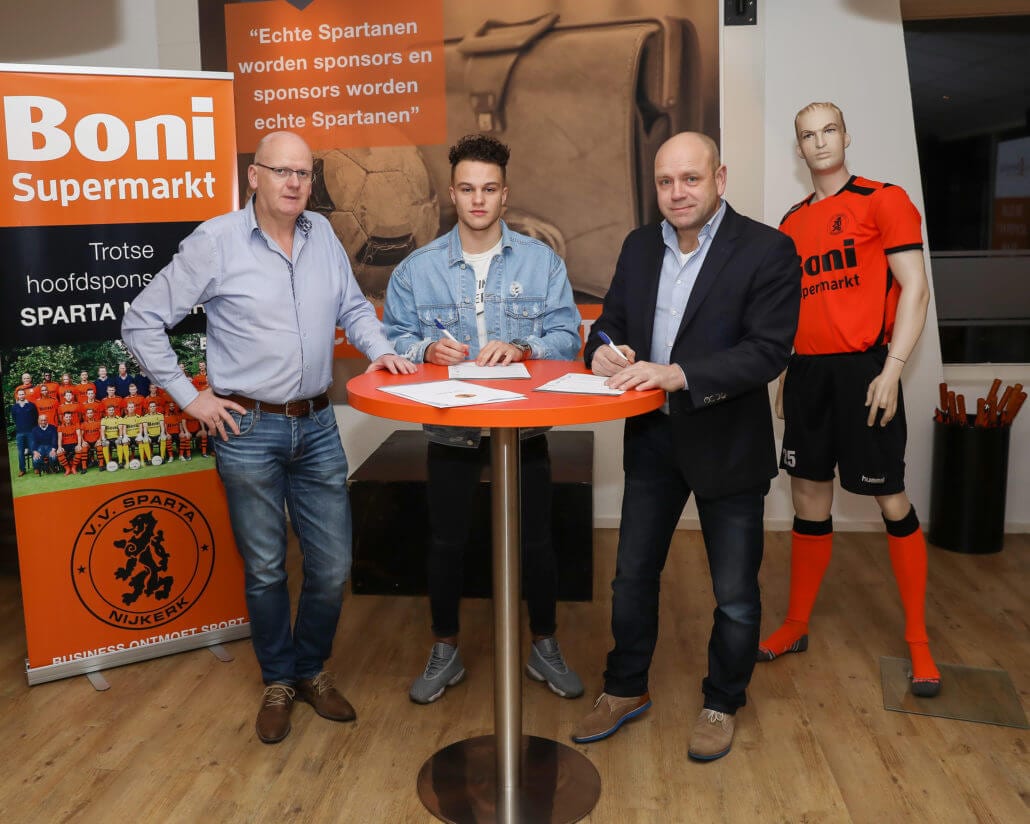 Drie nieuwe spelers tekenen contract - v.v. Sparta Nijkerk