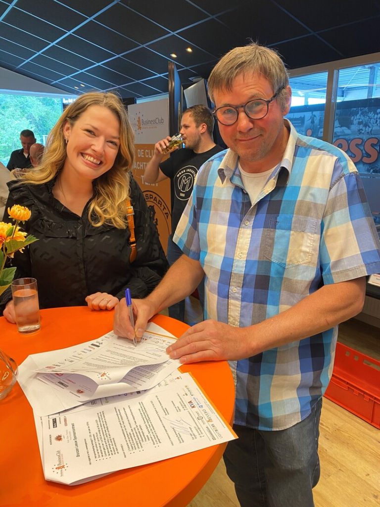 Bouwbedrijf van Dasselaar van Dijk thuis als Brons sponsor - v.v ...